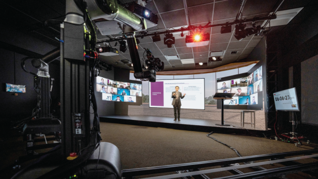 Michigan Ross Unveils State-of-the-Art Extended Reality Digital ...